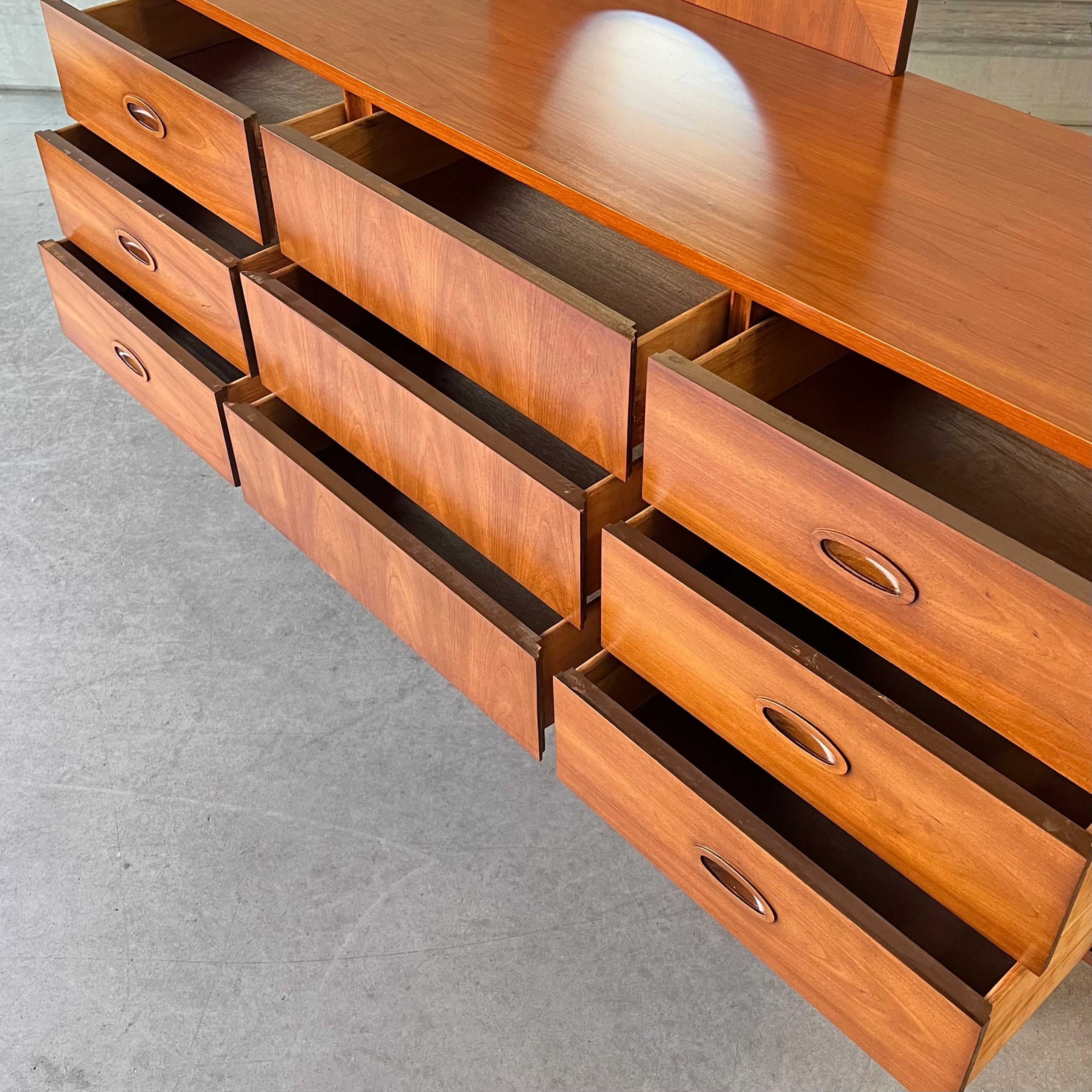 Dixie mid century 9 drawer dresser store